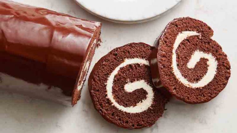 Christmas Chocolate Swiss Roll - Dessert Recipe - Maria's Kitchen