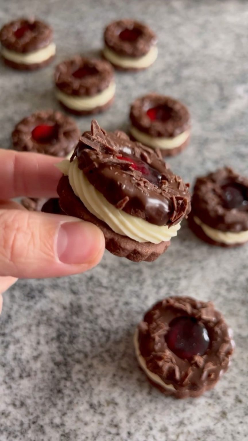 Black Forest Cookies - Christmas Cookies Ideas - Maria's Kitchen