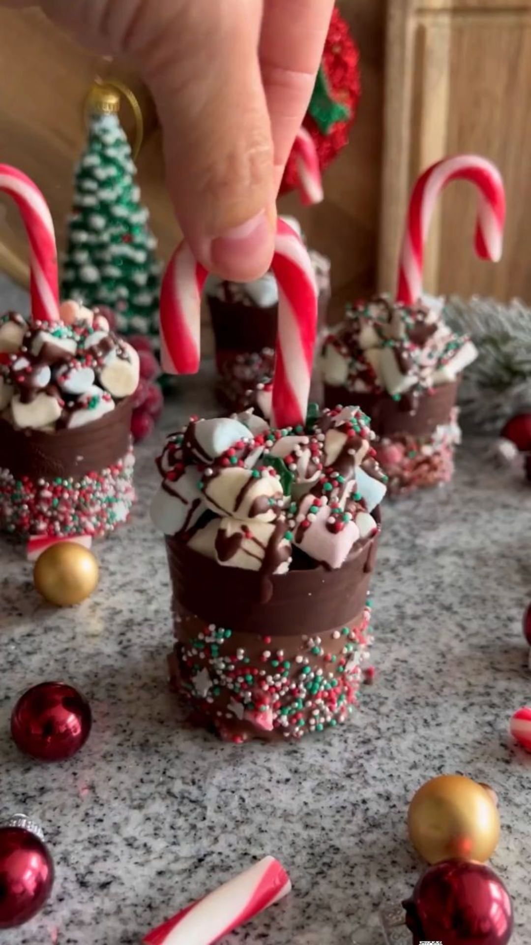 Christmas Chocolate Hot Cups - Maria's Kitchen