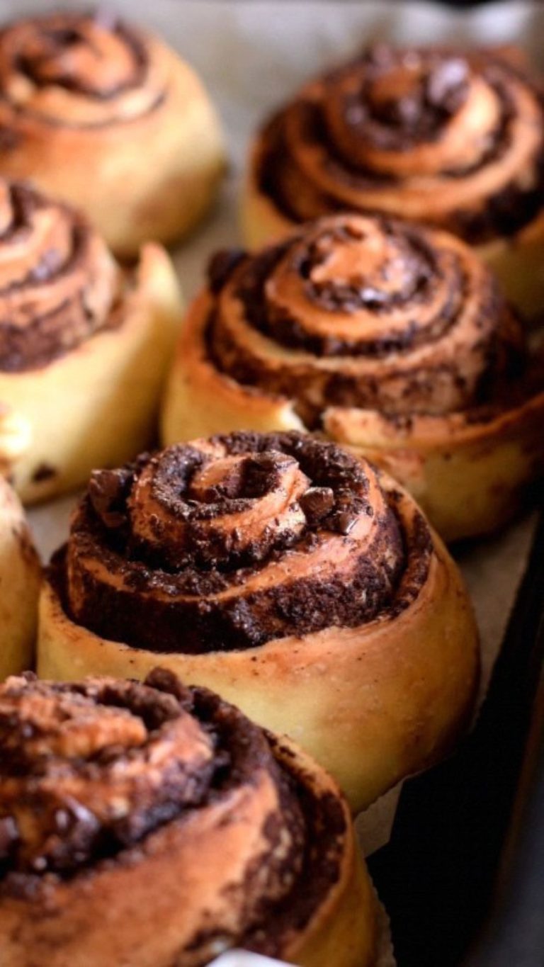 Chocolate Cinnamon Rolls - Maria's Kitchen